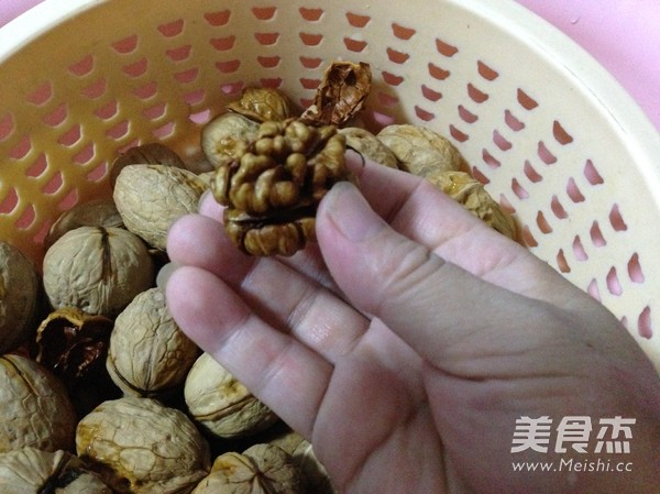 How to Open Walnuts Recipe - Simple Chinese Food