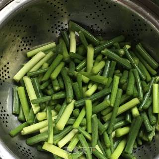 Stir-fried Shredded Pork with Garlic Moss and Fungus Recipe - Simple ...