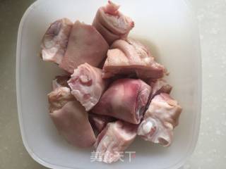Soy Radish Pork Feet in Clay Pot Recipe - Simple Chinese Food