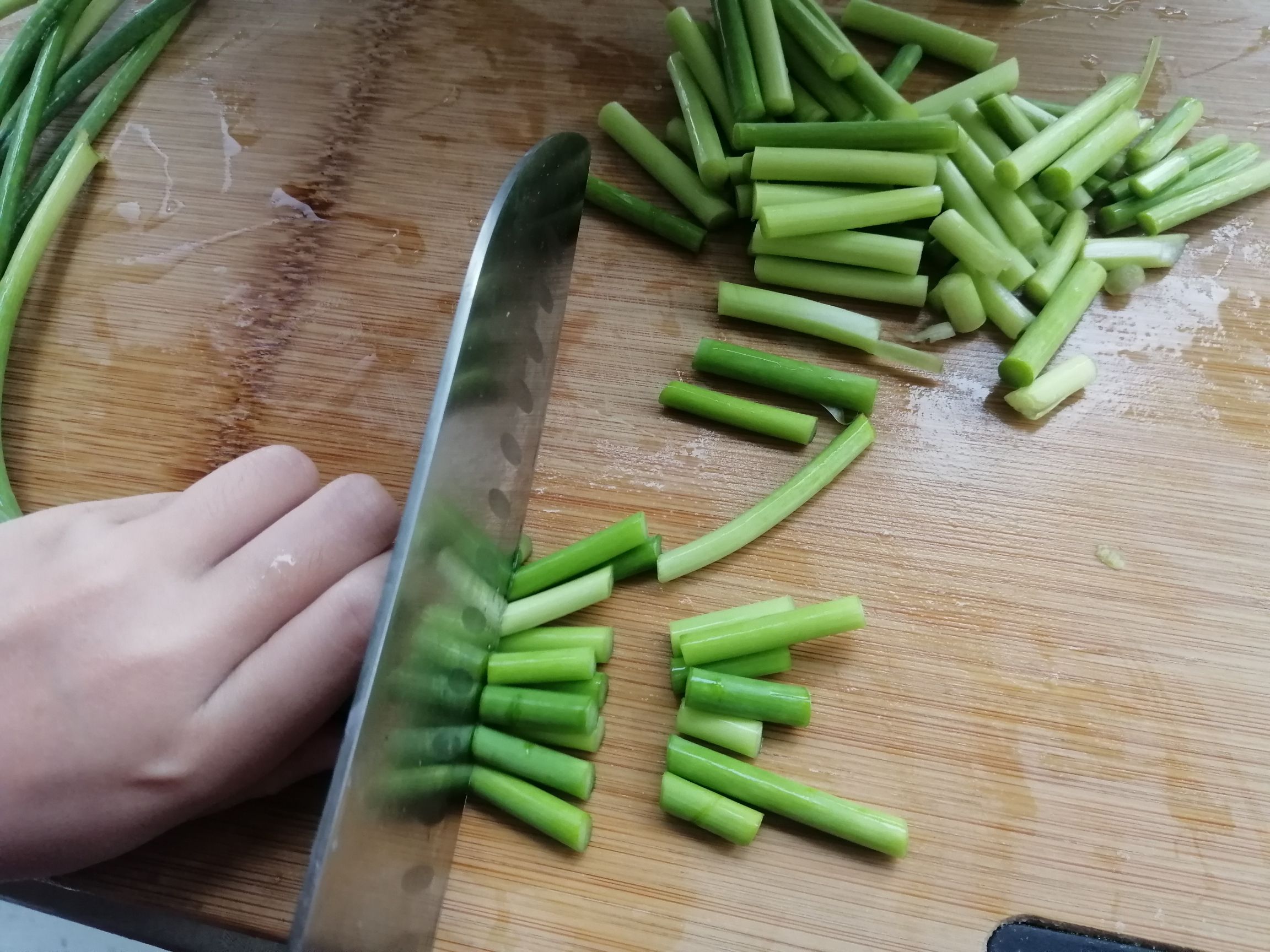 Stir-fried Pork with Garlic Moss, Kids Will Cook Recipe - Simple ...