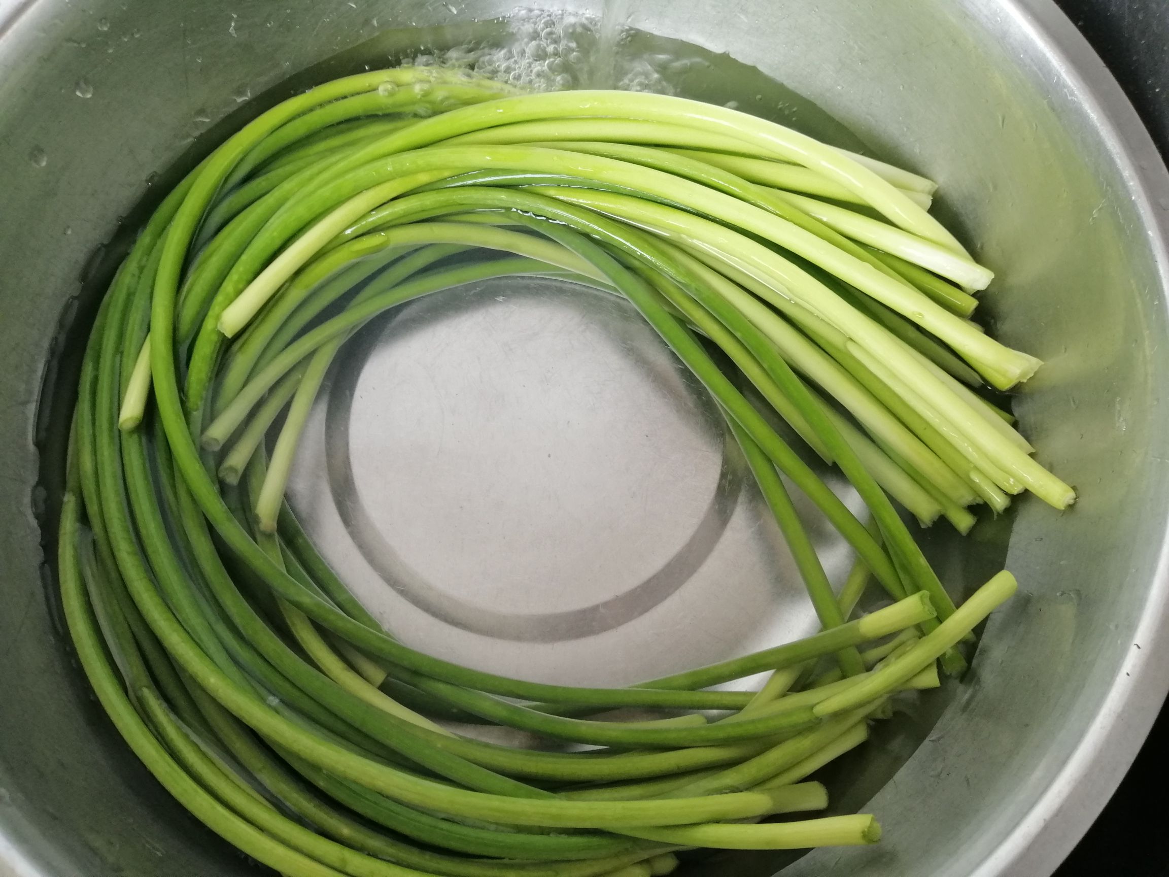 Stir-fried Pork with Garlic Moss, Kids Will Cook Recipe - Simple ...