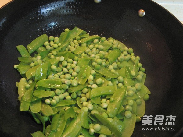 Stir-fried Pea Pods Recipe - Simple Chinese Food