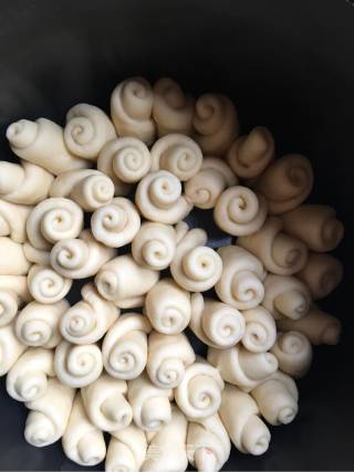 Rice Cooker Rose Bread Recipe - Simple Chinese Food