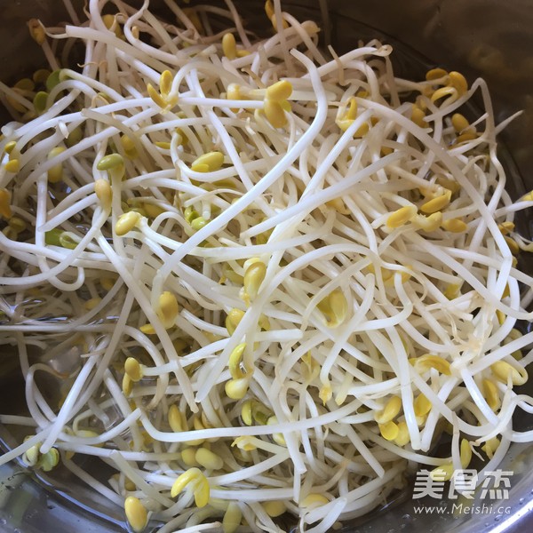 Fried Bean Sprouts with Fungus Recipe - Simple Chinese Food