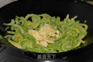 Scrambled Eggs with Chopped Pepper and Bitter Gourd Recipe - Simple ...