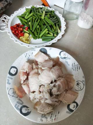 Stir-fried Pork with Garlic Moss Recipe - Simple Chinese Food