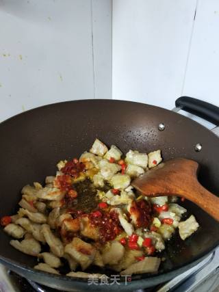 Stir-fried Pork with Garlic Moss Recipe - Simple Chinese Food