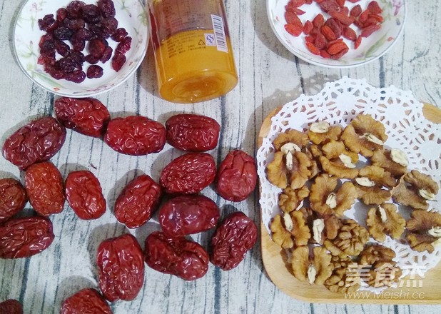 Red Dates with Walnuts Recipe - Simple Chinese Food