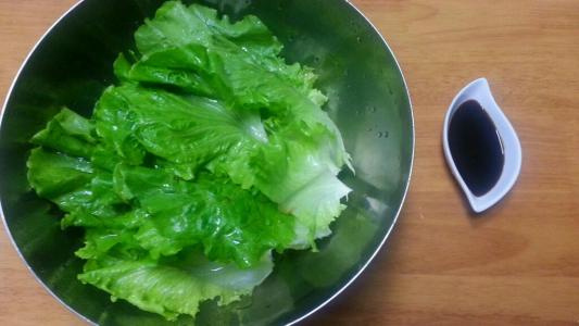 Boiled Lettuce with Garlic and Soy Sauce Recipe - Simple Chinese Food