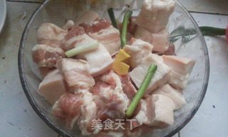 A Delicious Match-braised Pork with Taro Recipe - Simple Chinese Food