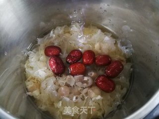 Longan, Red Date and White Fungus Soup Recipe - Simple Chinese Food