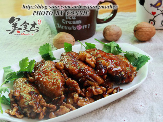 Walnut Roasted Chicken Wings Recipe - Simple Chinese Food